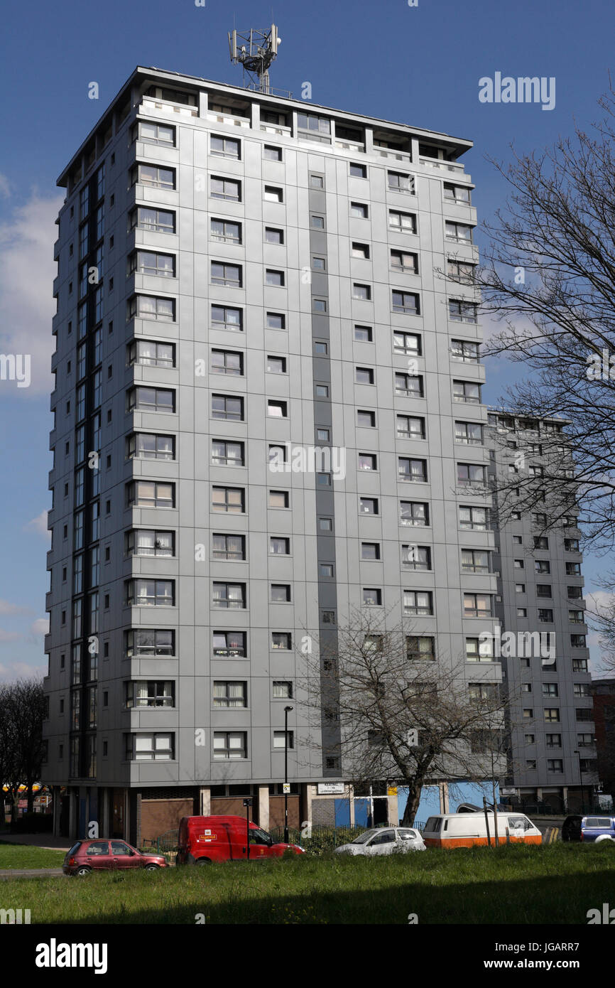 High rise flats uk cladding hi-res stock photography and images - Alamy