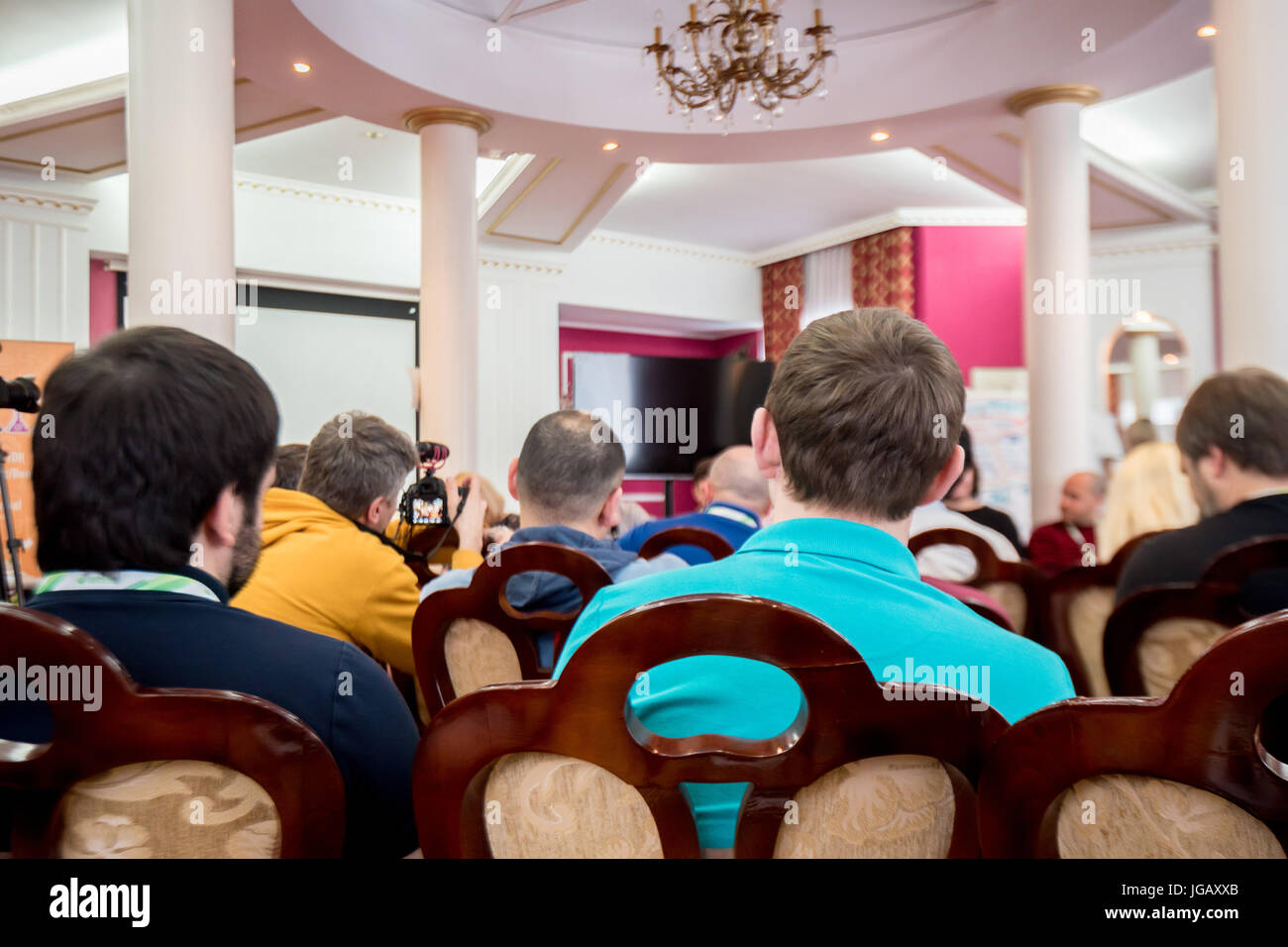 Back view of press-conference audience Stock Photo - Alamy