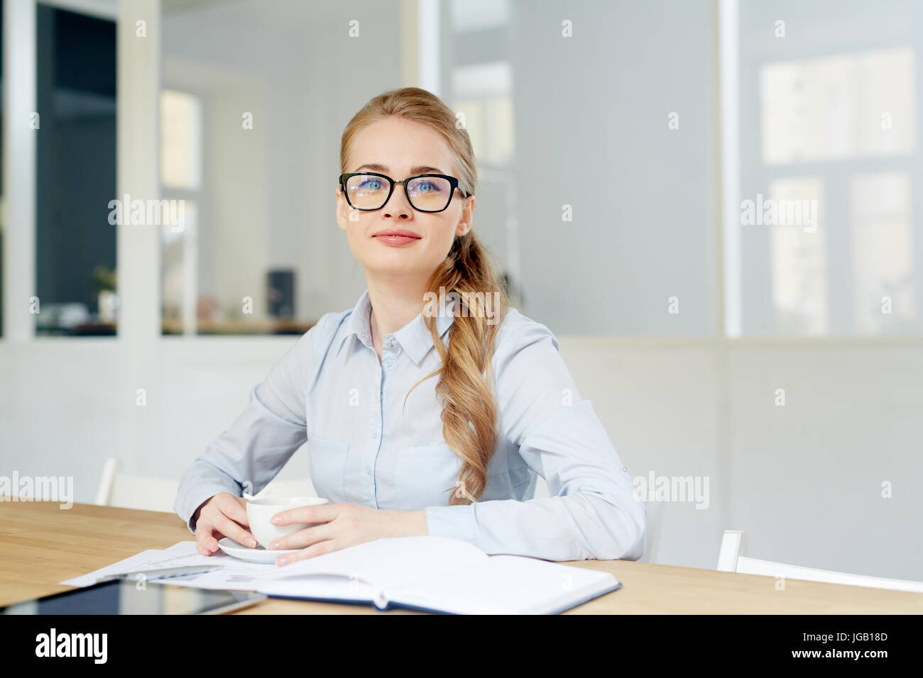Office manager hi-res stock photography and images - Alamy