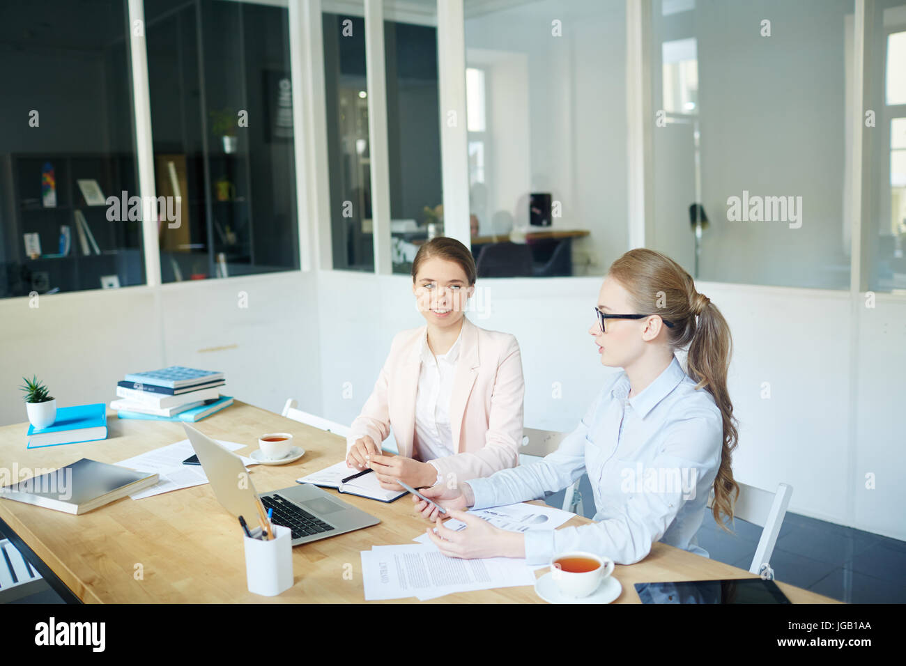 Employee sharing hi-res stock photography and images - Alamy