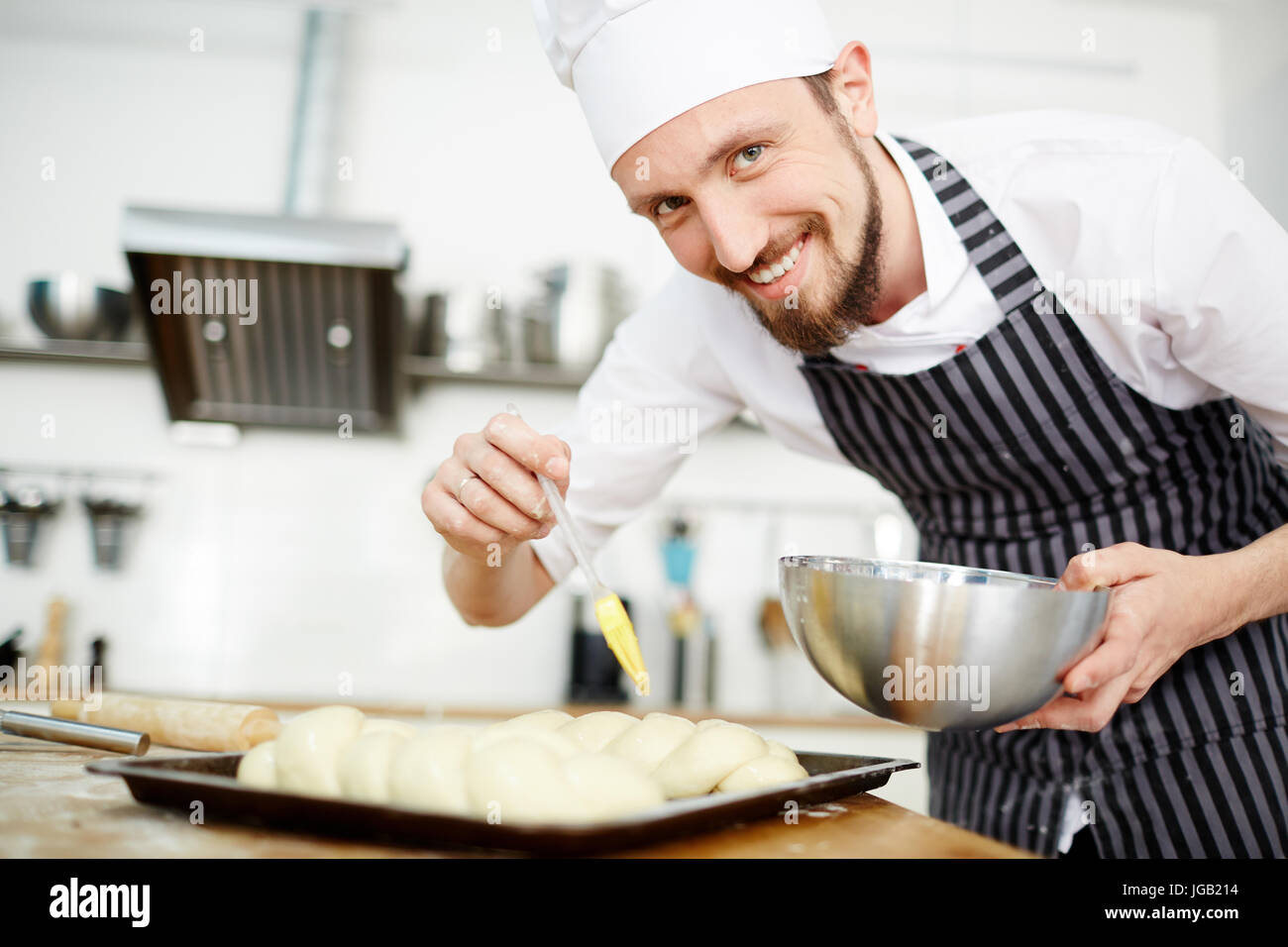 Professional pastry chef happy hi-res stock photography and images - Alamy