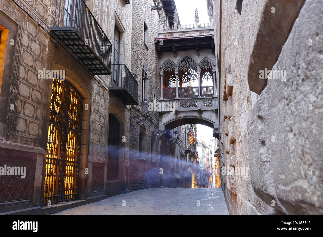 Bridge between buildings in Barri Gotic quarter of Barcelona, Spain ...