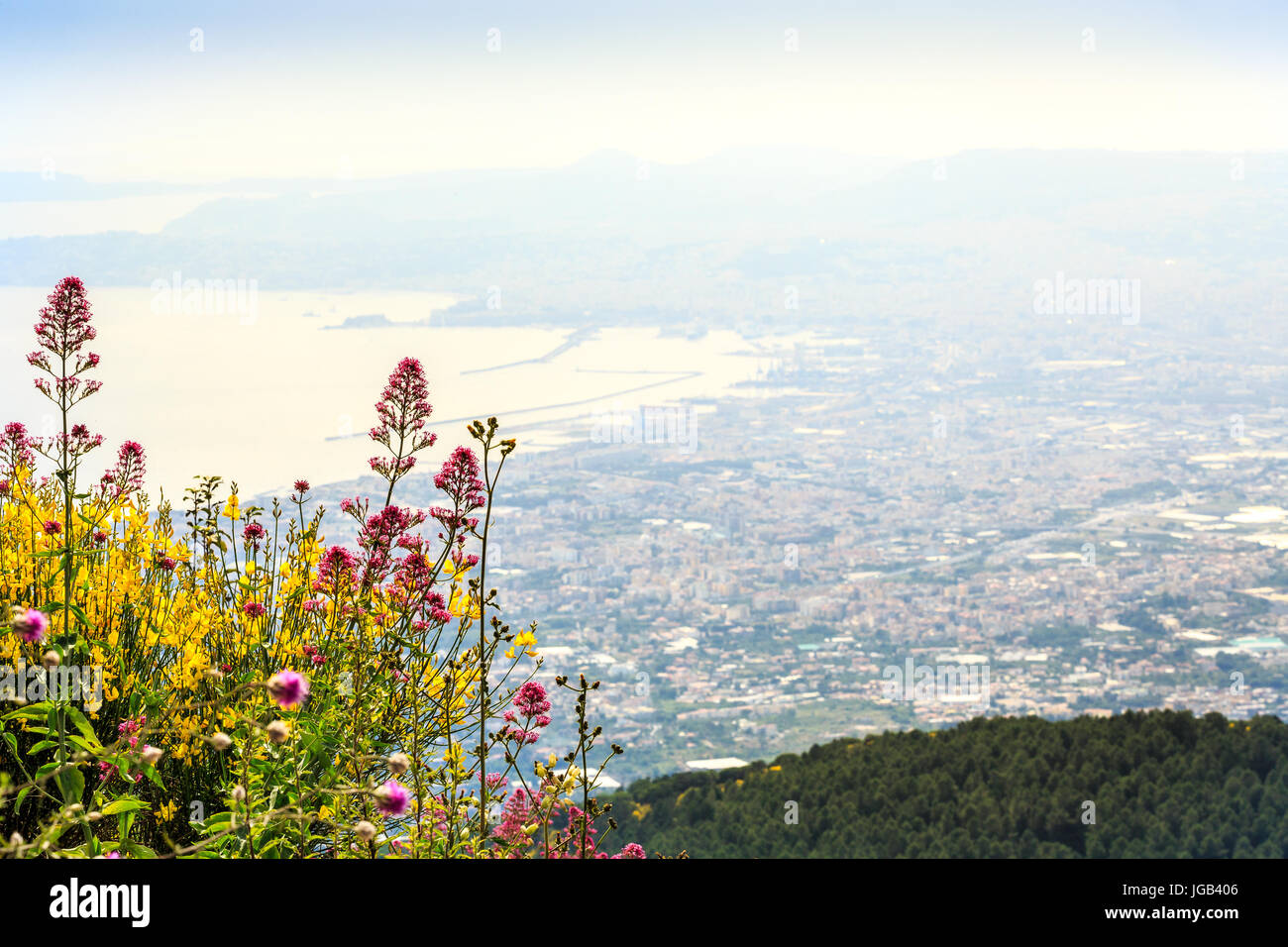 Volcano vesuvius and the gulf of naples hi-res stock photography and ...