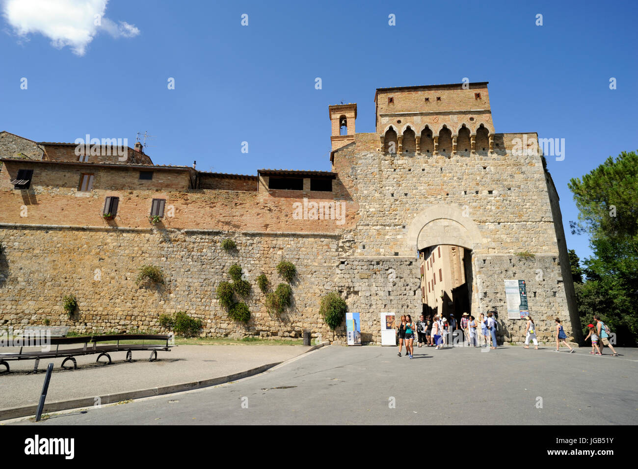 Medieval town gates hi-res stock photography and images - Alamy
