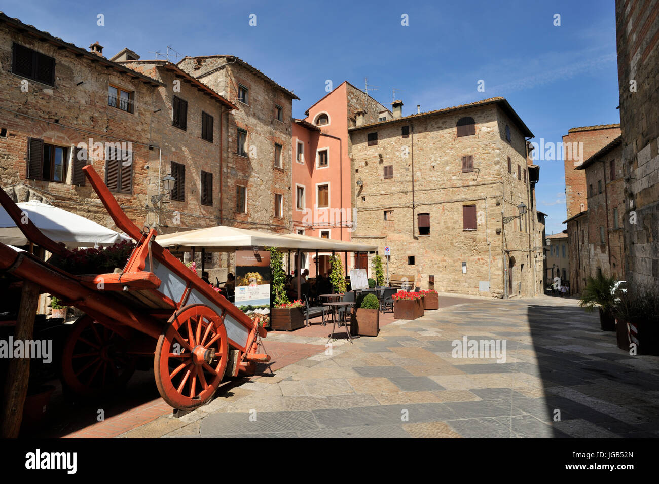 Piazza Canonica, Colle di Val d'Elsa, Tuscany, Italy Stock Photo - Alamy