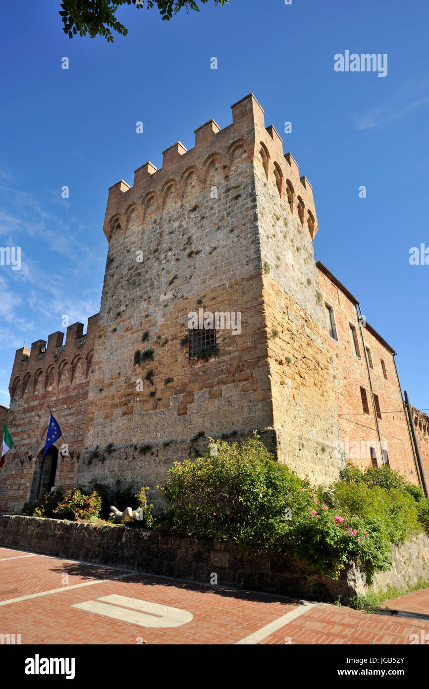 Medieval tuscan castle hi-res stock photography and images - Alamy