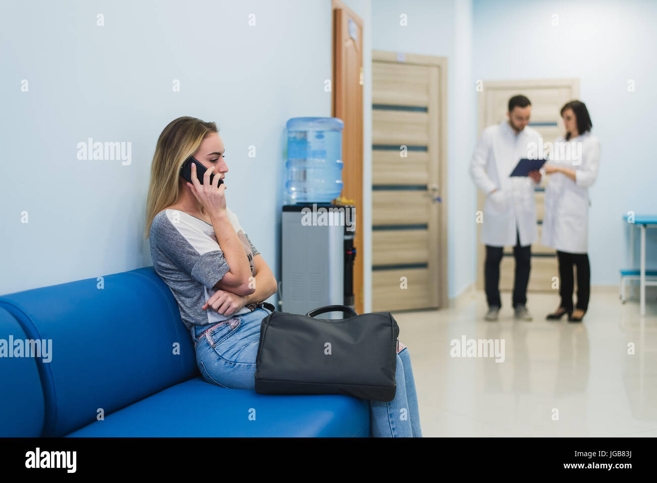 Woman patient waiting at hospital Doctors Waiting Room Stock Photo - Alamy