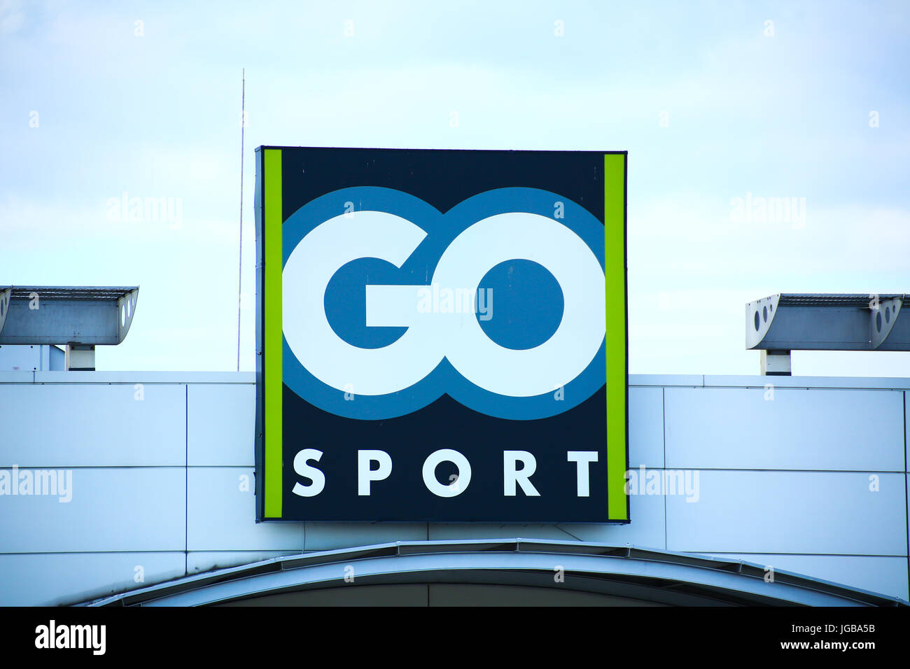 GO Sport company logo Stock Photo - Alamy