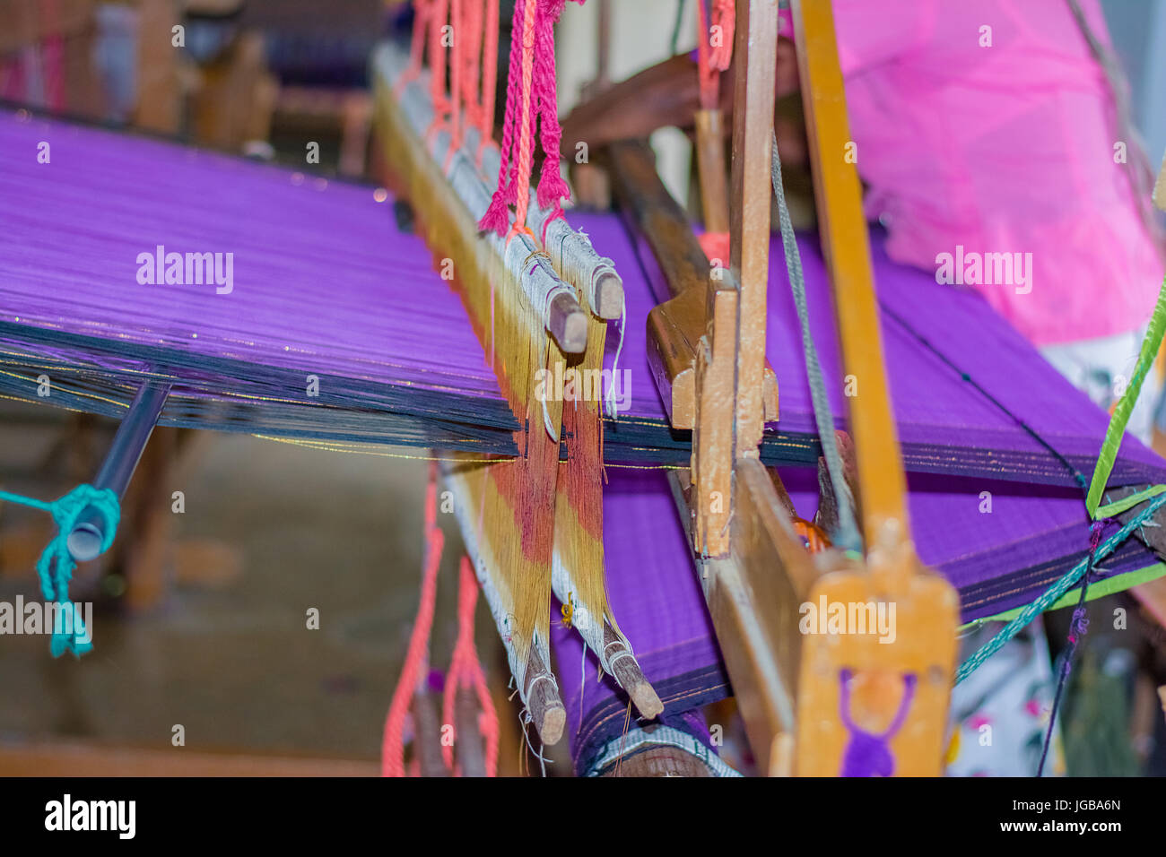 Traditional Sri Lankan handloom and batik product manufacturing ...