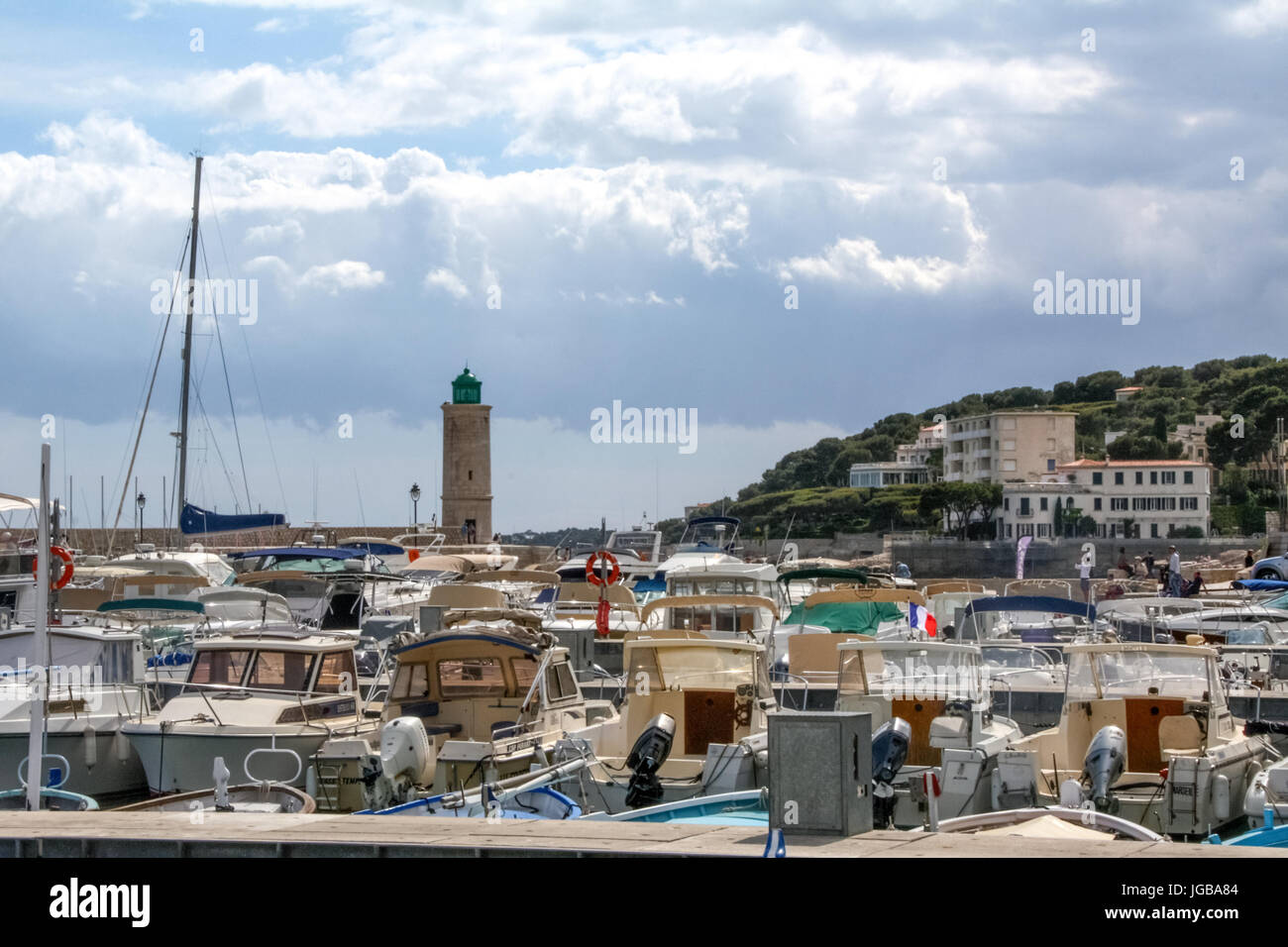 Le port de Cassis, Côte d'Azur, France - Cassis harbour, French Riviera ...