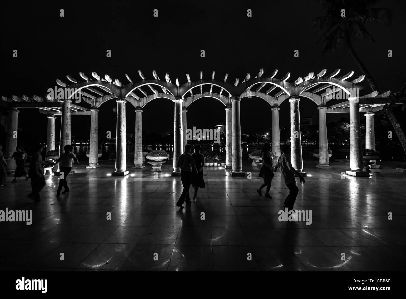 Couples dancing salsa at the night in Hanoi Stock Photo - Alamy