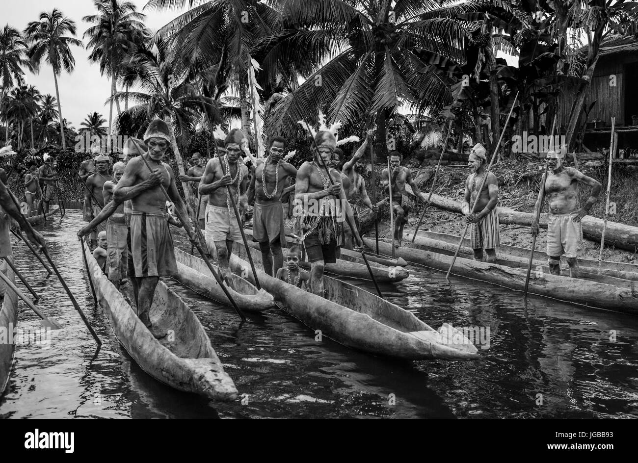 INDONESIA, IRIAN JAYA, ASMAT PROVINCE, JOW VILLAGE - JUNE 12: Warriors ...