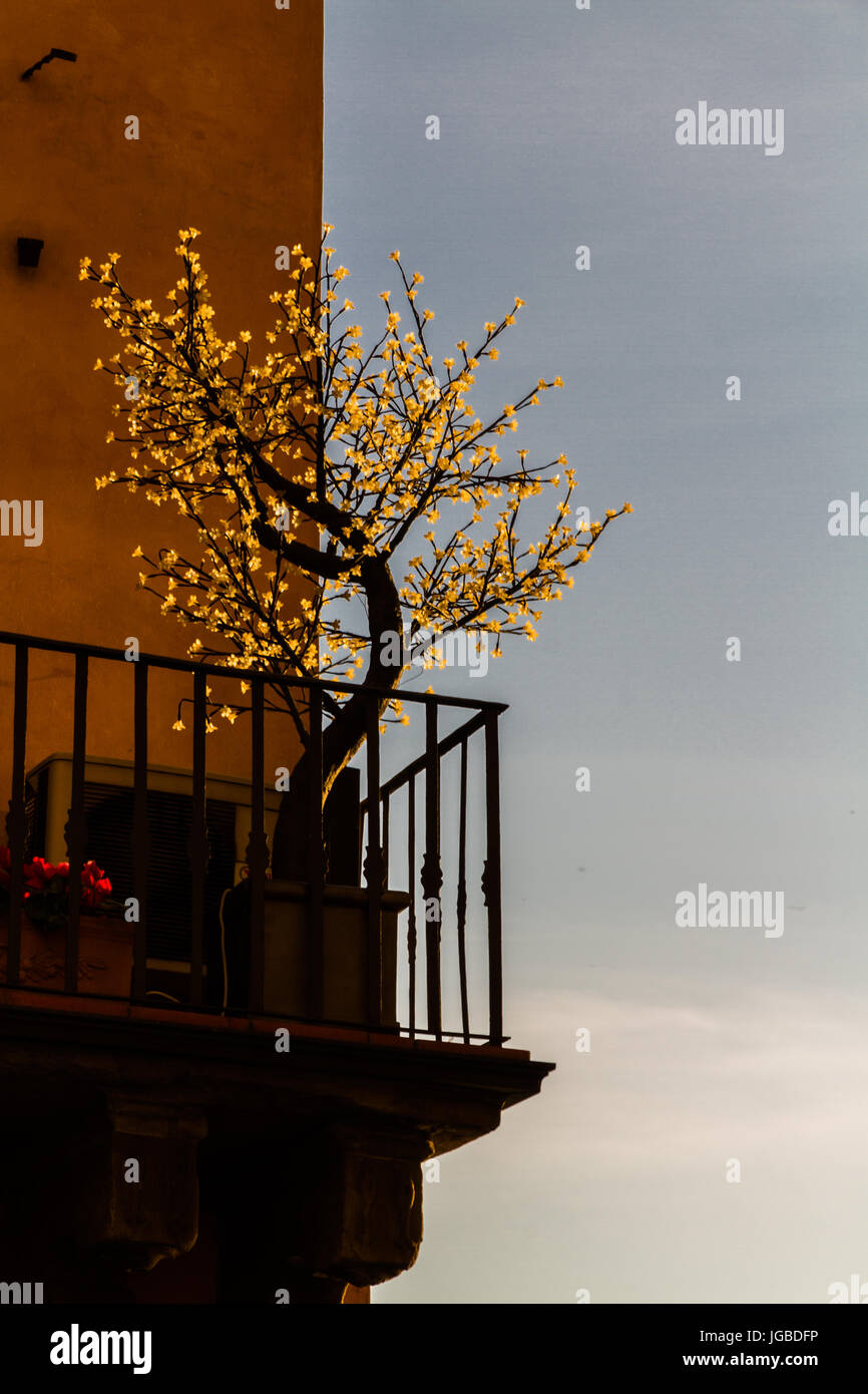 False balcony hi-res stock photography and images - Alamy