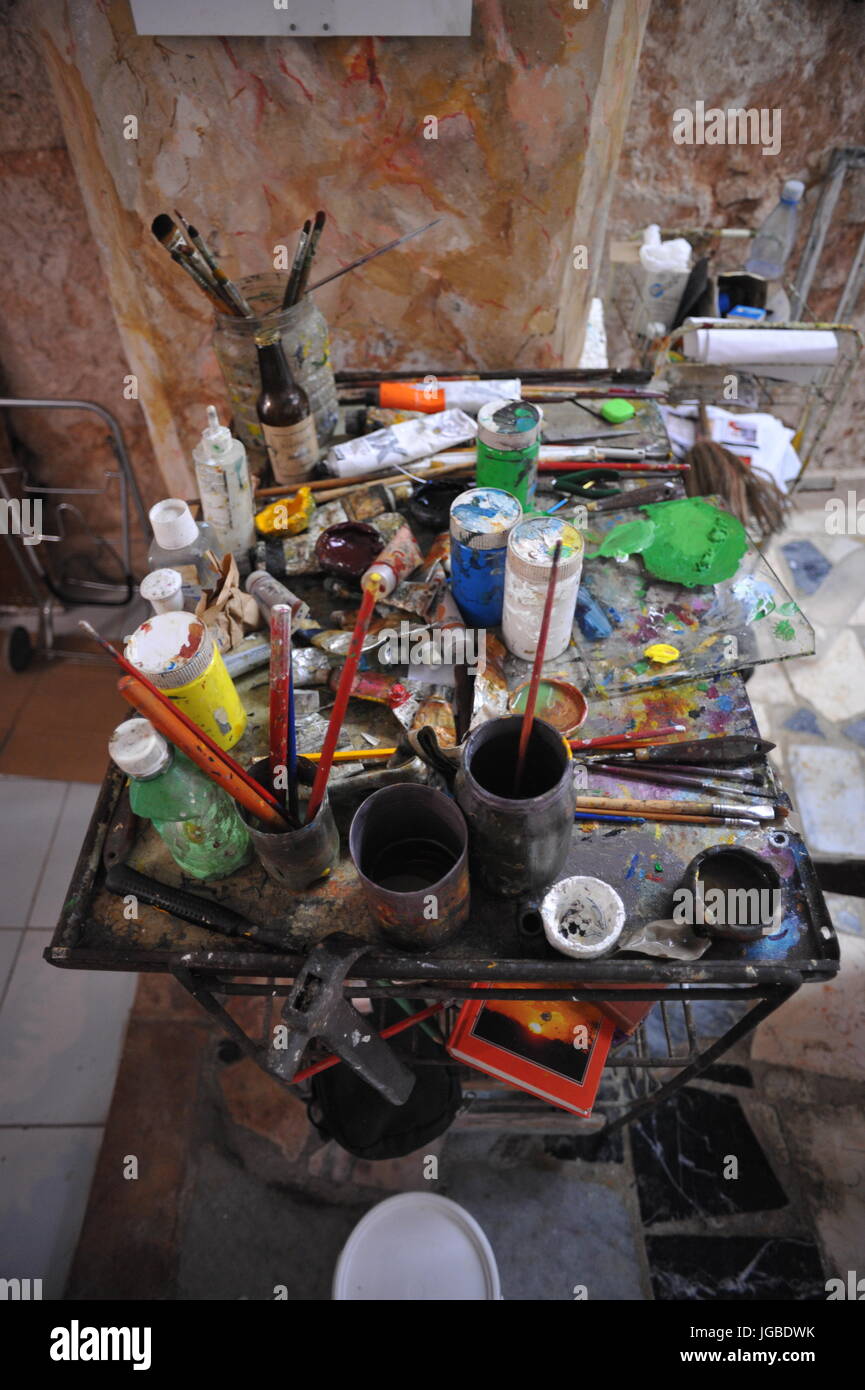 Artists materials top view hi-res stock photography and images - Alamy