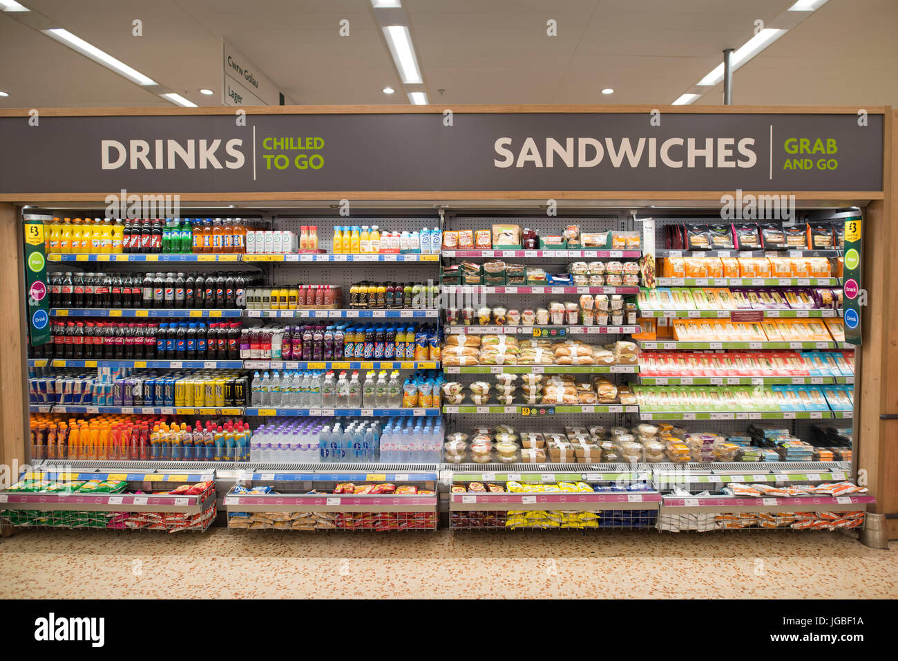 Takeaway convenience food in a supermarket store Stock Photo - Alamy