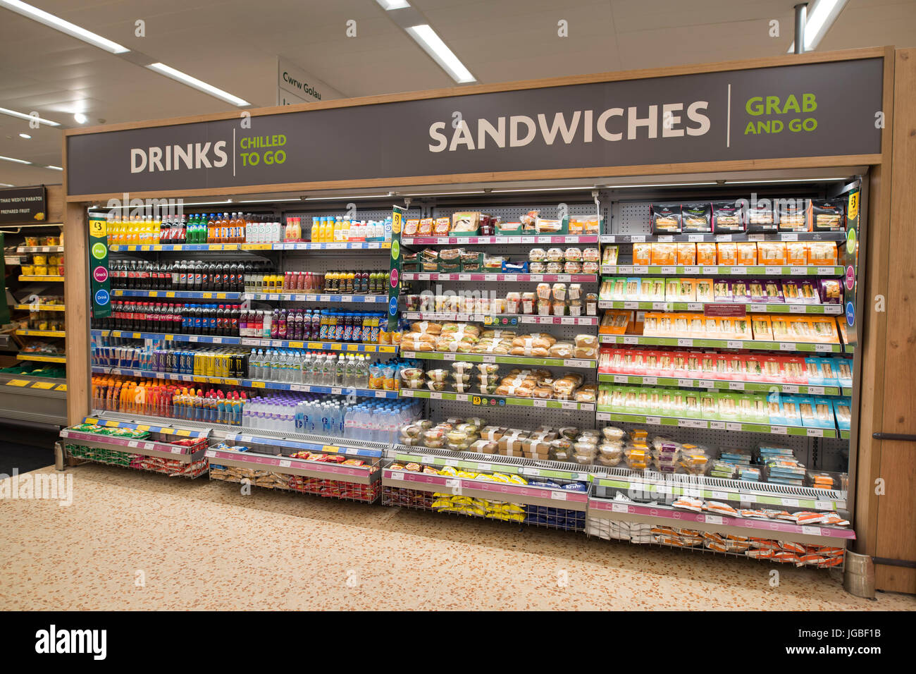 Takeaway convenience food in a supermarket store Stock Photo - Alamy