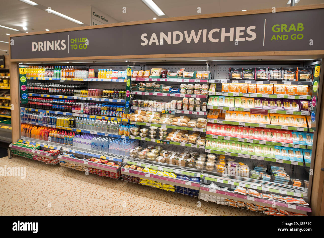 Takeaway convenience food in a supermarket store Stock Photo - Alamy