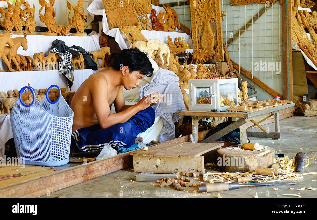 Souvenirs souvenir shop bagan hi-res stock photography and images - Alamy