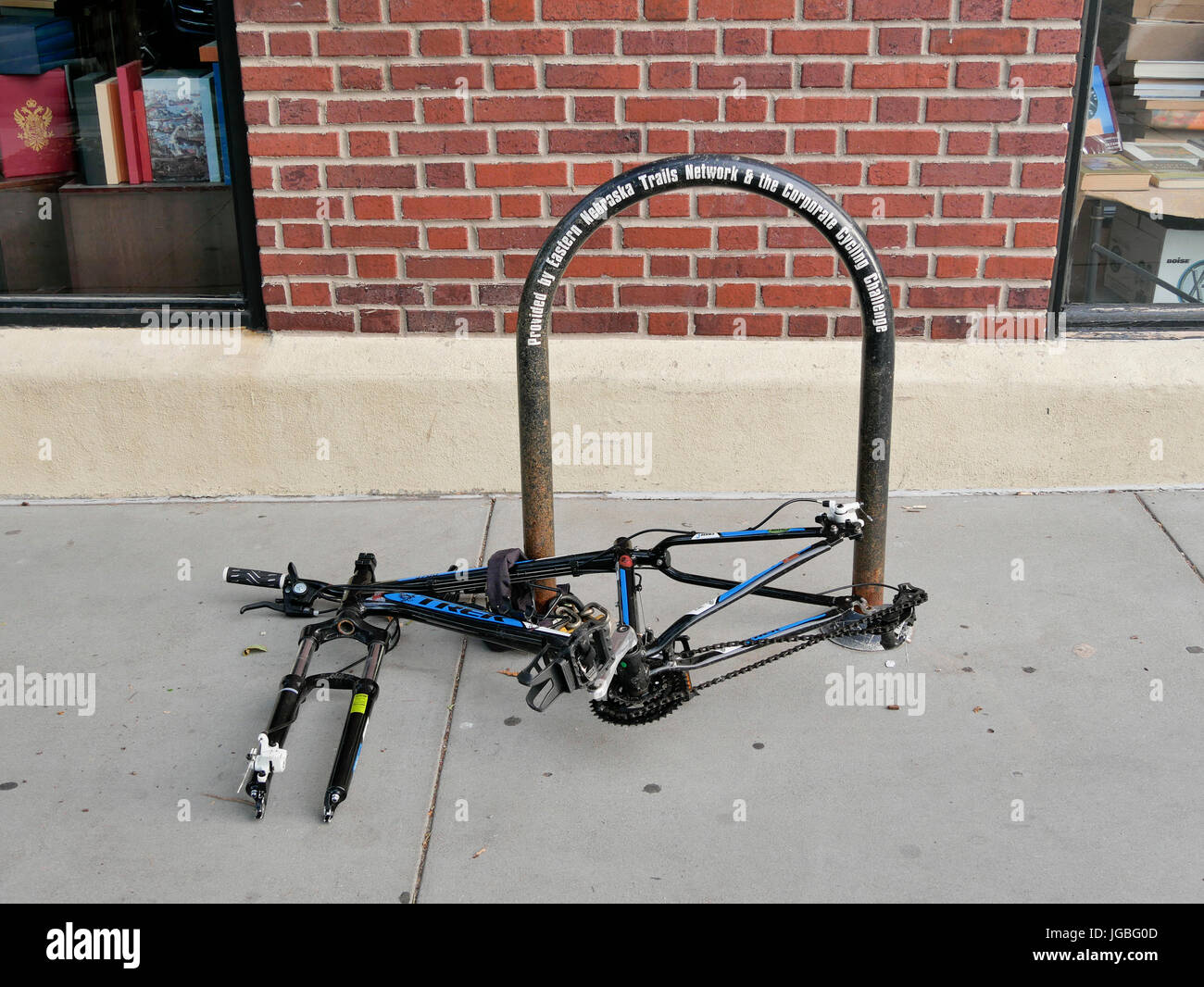 Missing wheels hi-res stock photography and images - Alamy