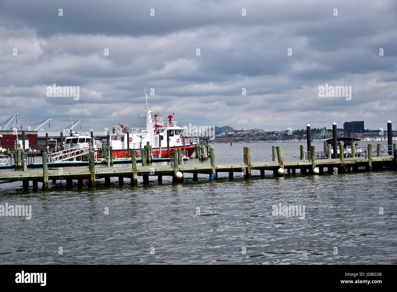Baltimore harbor boat dock on the Chesapeake bay Stock Photo - Alamy
