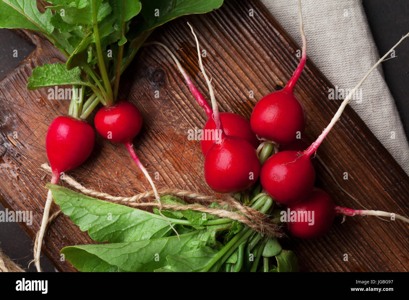 Fresh garden radish on cutting board. Top view Stock Photo - Alamy