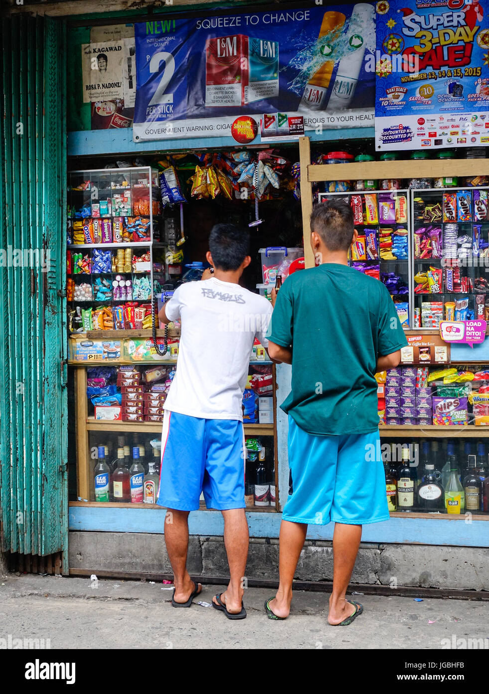 Philippines poor poverty squatter hi-res stock photography and images ...