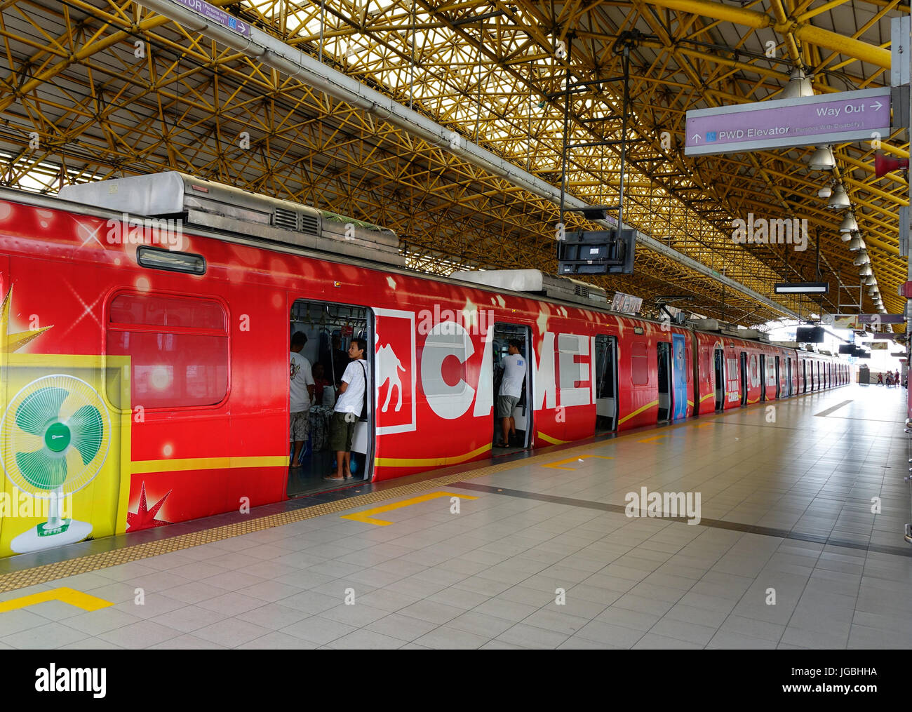 Train station stopping group hi-res stock photography and images - Alamy