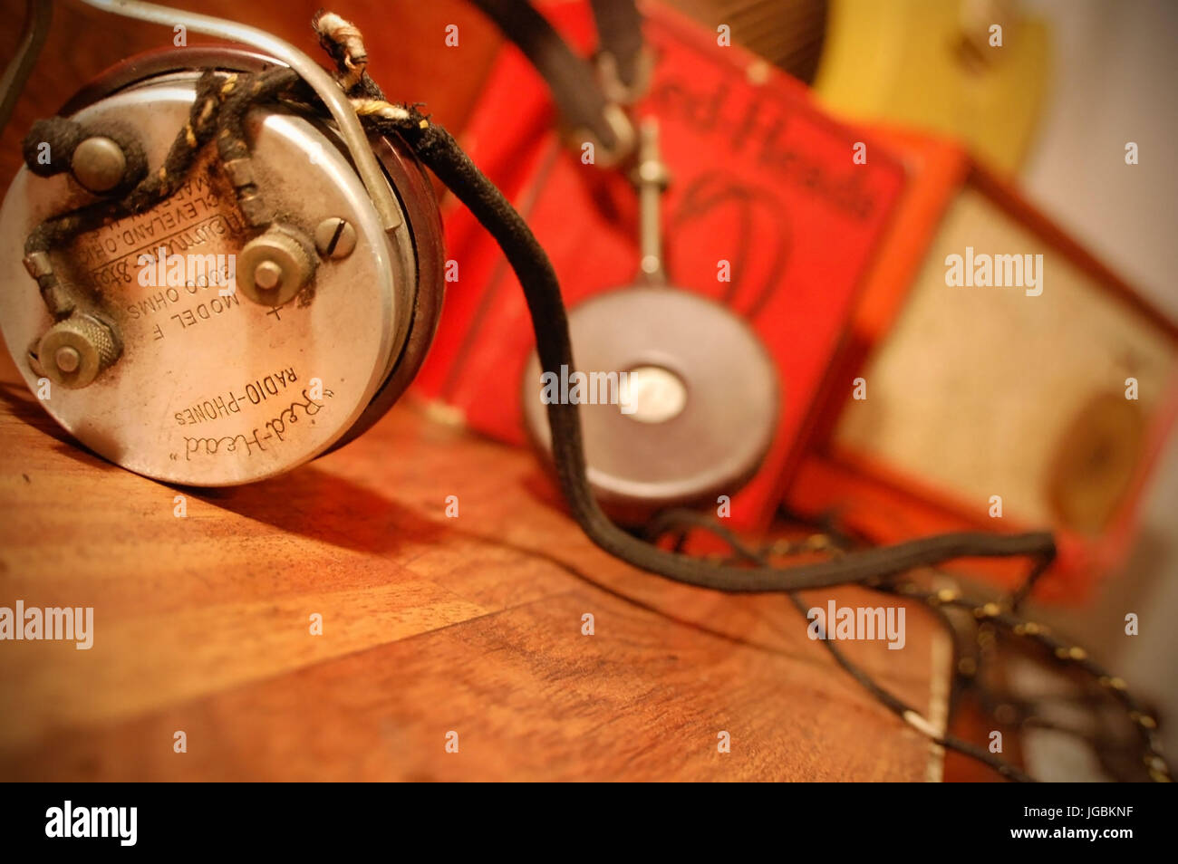 Old fashioned headphones hi-res stock photography and images - Alamy