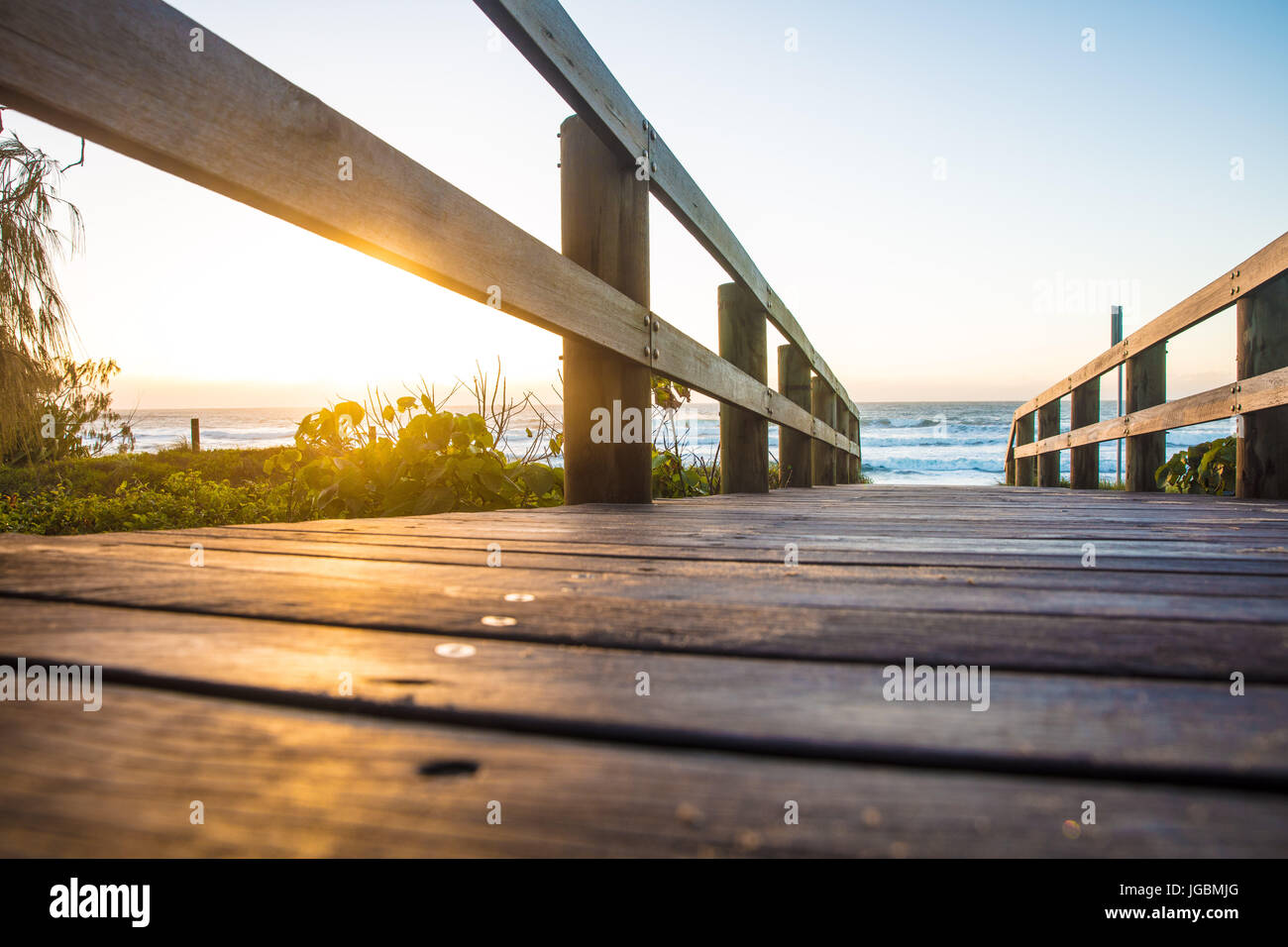 Boardwalk path leading beach hi-res stock photography and images - Alamy