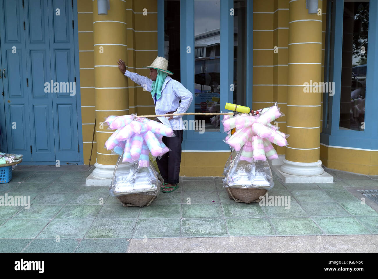 Man selling cotton candy in hi-res stock photography and images - Alamy