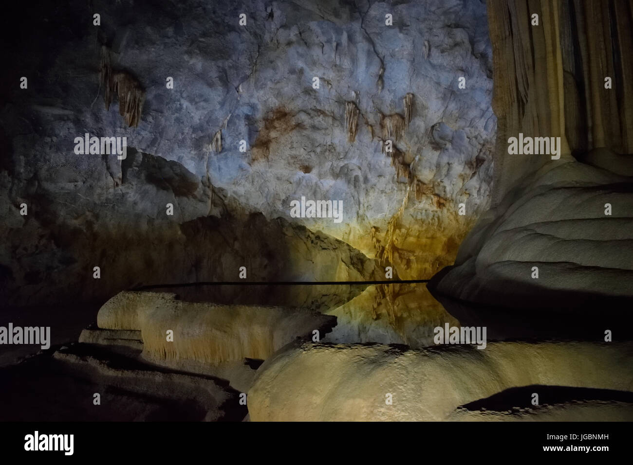 Cave formations hi-res stock photography and images - Alamy
