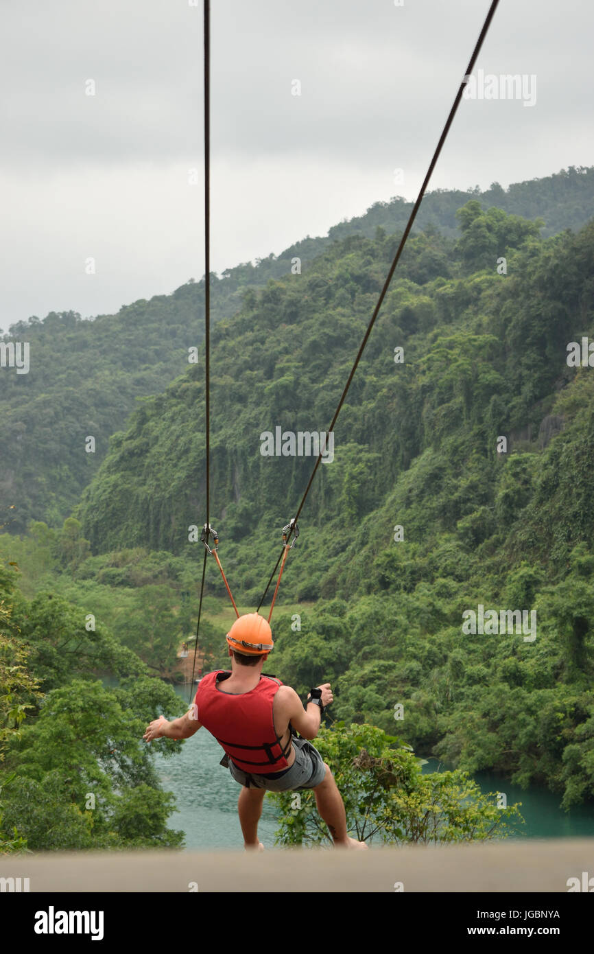 Jungle zip line hi-res stock photography and images - Alamy