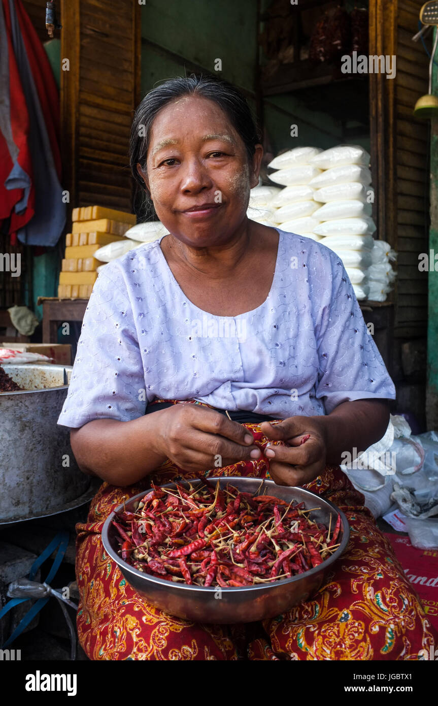 Female market trader hi-res stock photography and images - Alamy
