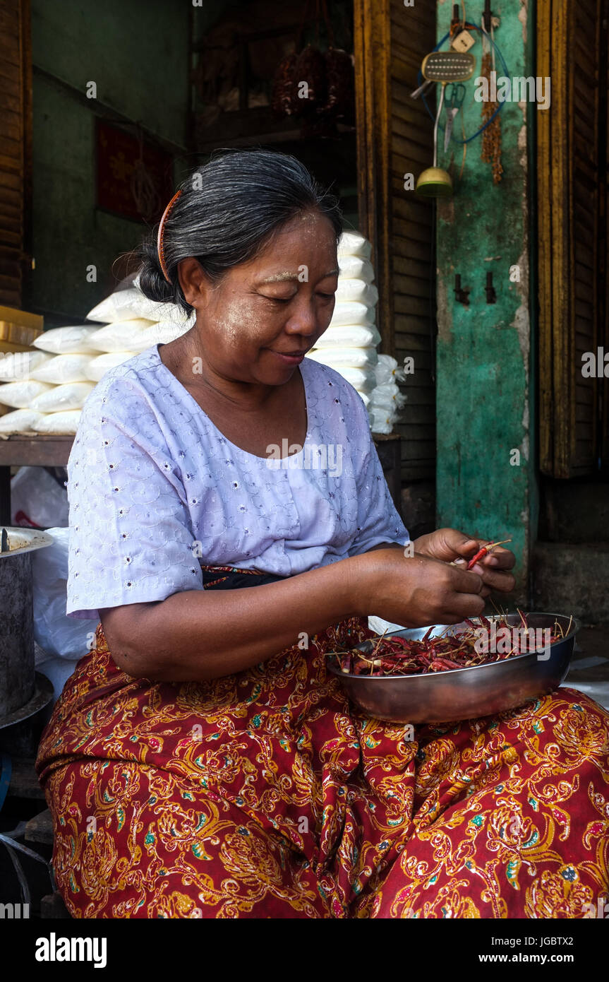 Female market trader hi-res stock photography and images - Alamy
