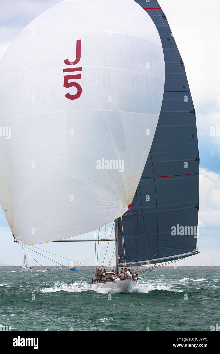 J-Class yacht "Ranger" (J5) on the last run to the finish off Cowes in ...