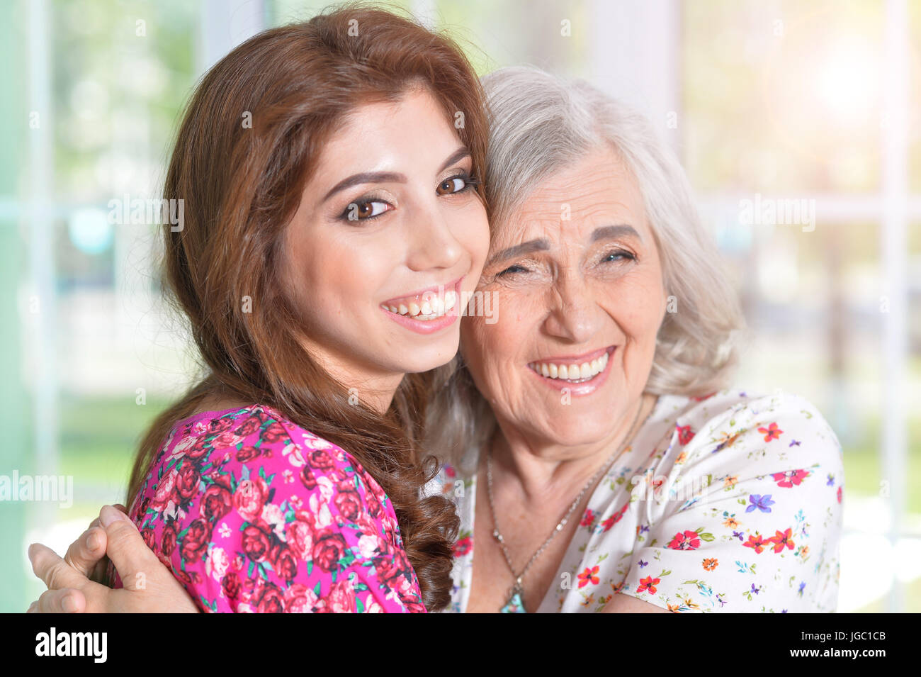 Young woman hugging mother Stock Photo - Alamy