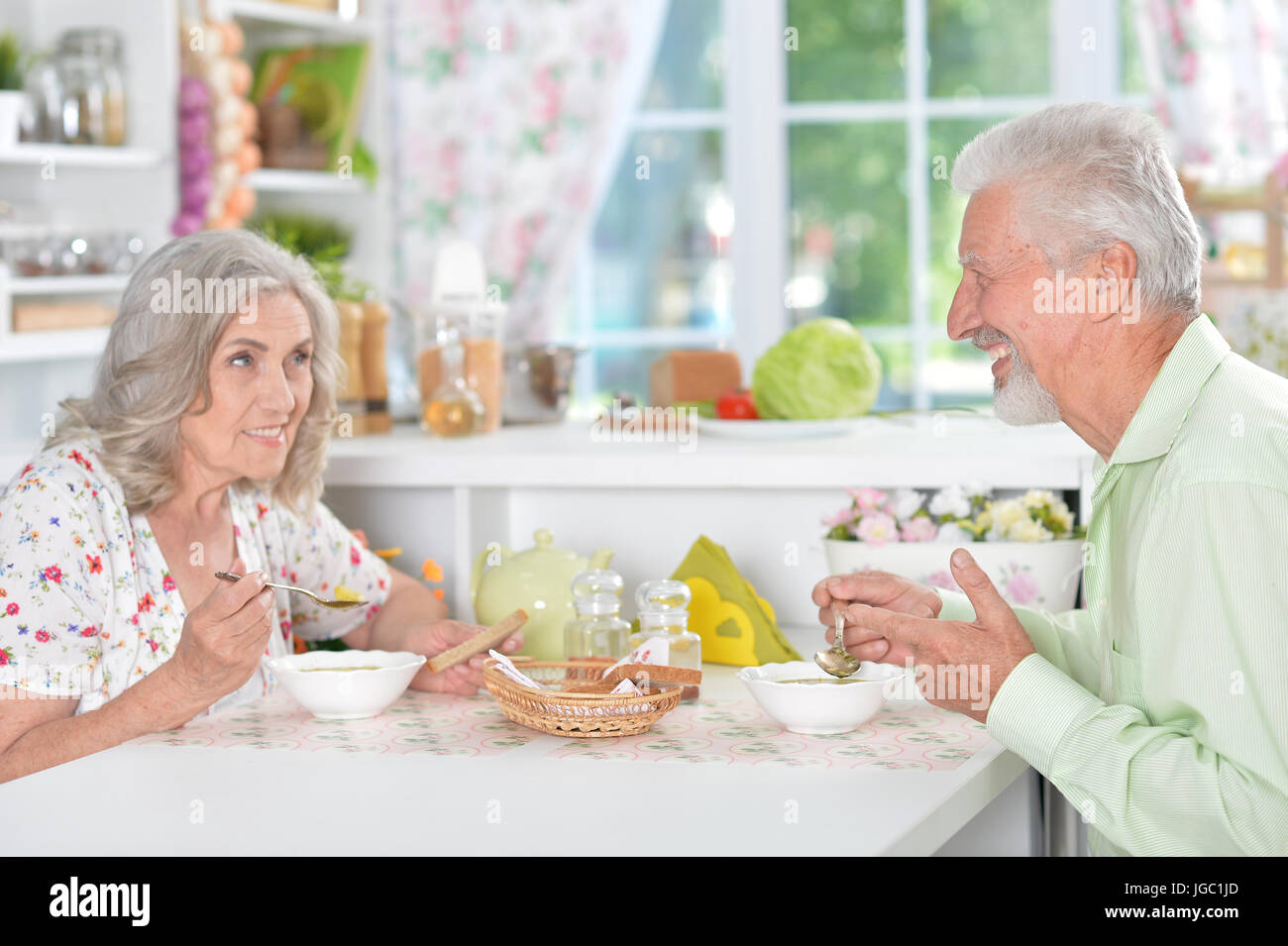 Elderly eating home hi-res stock photography and images - Alamy