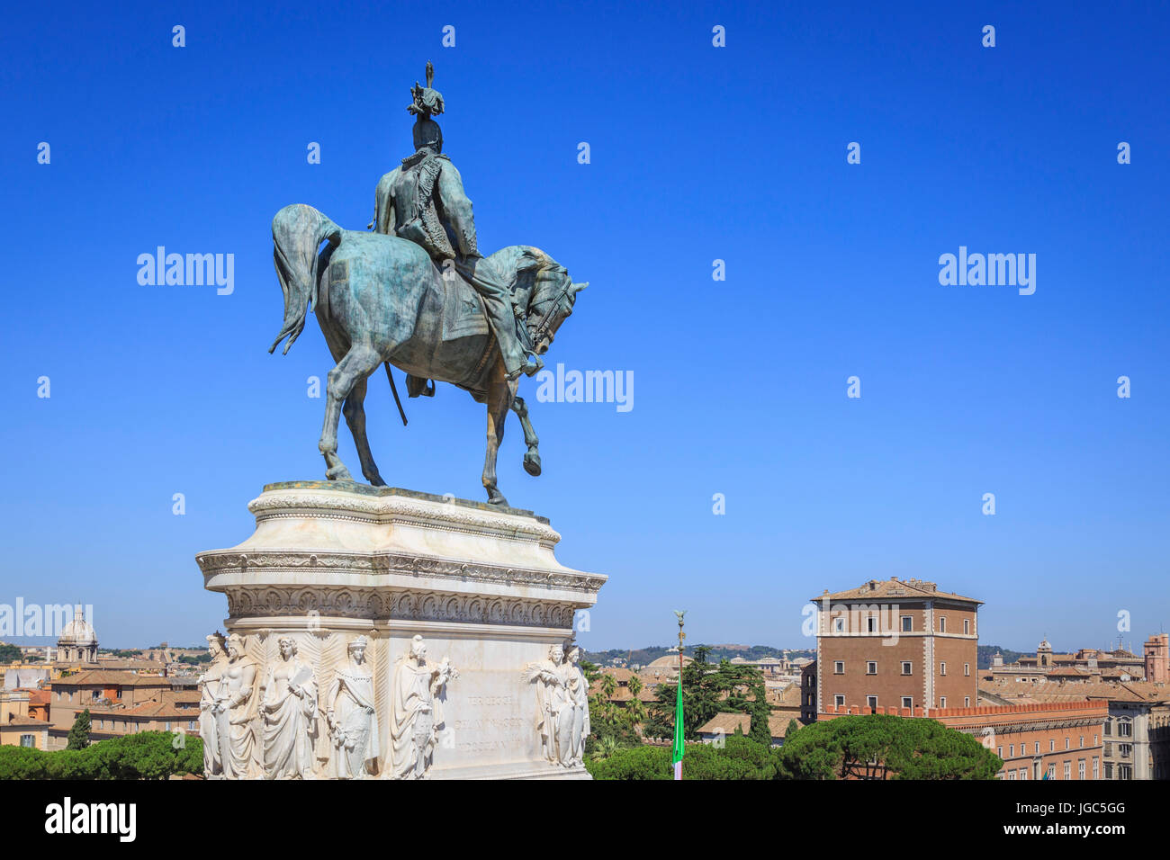 Equestrian statue of Vittorio Emanuele II and Piazza Venezia, National ...