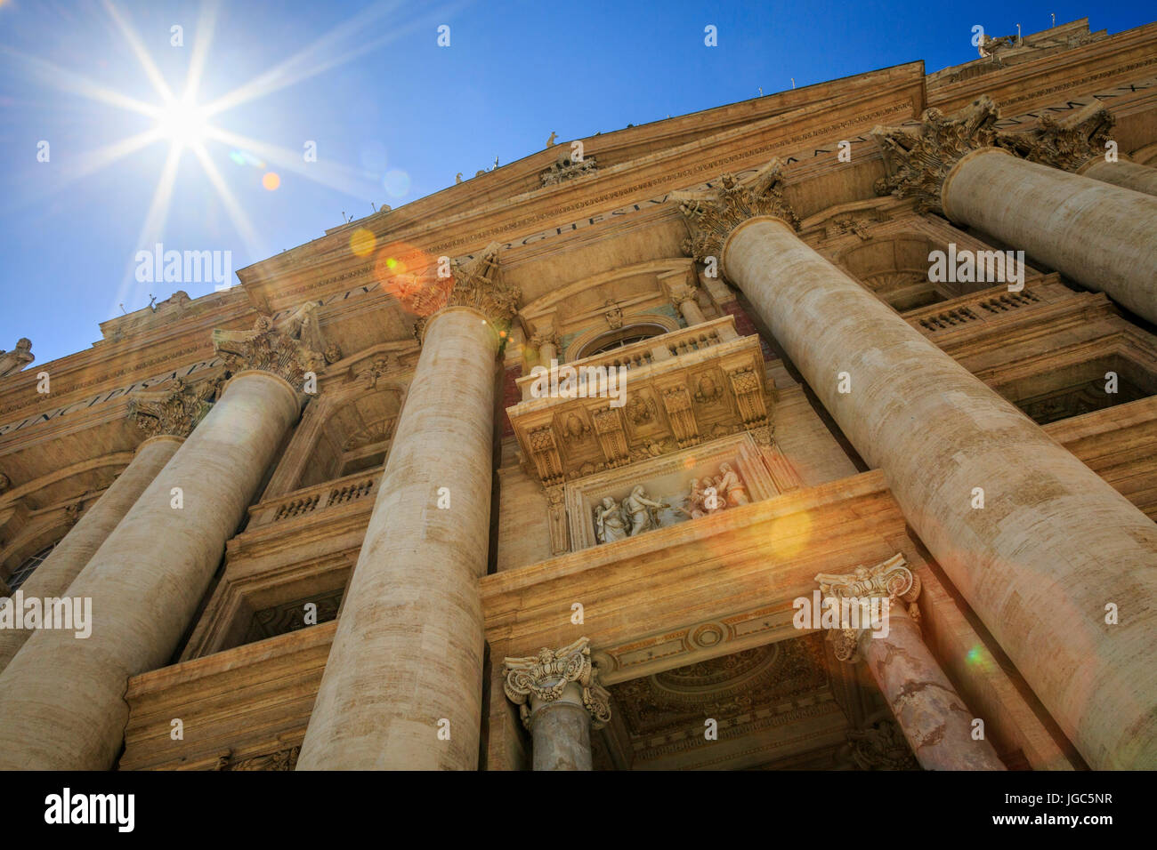 Front view st peters basilica hi-res stock photography and images - Alamy