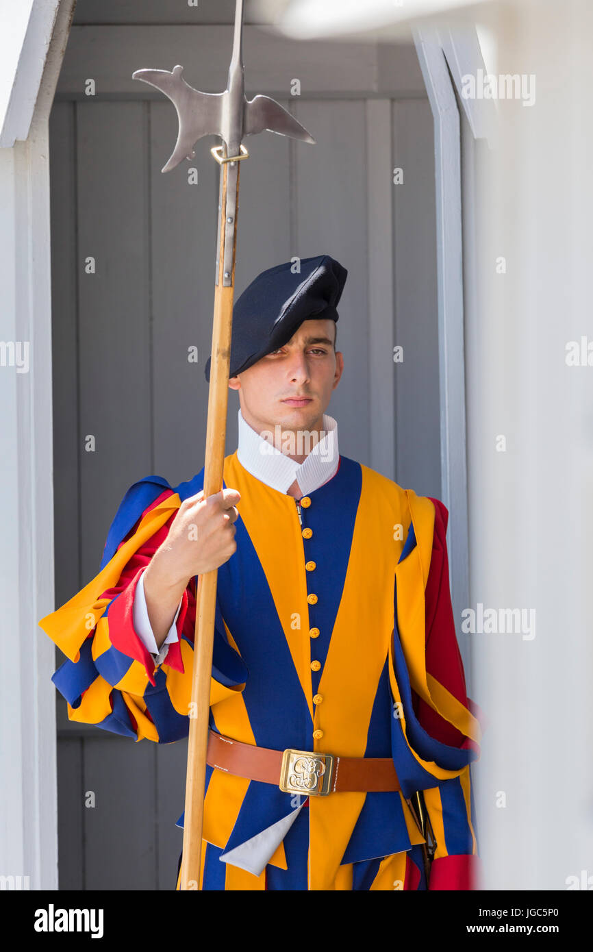 Pontifical Swiss Guard, Vatican City, Rome, Italy Stock Photo - Alamy