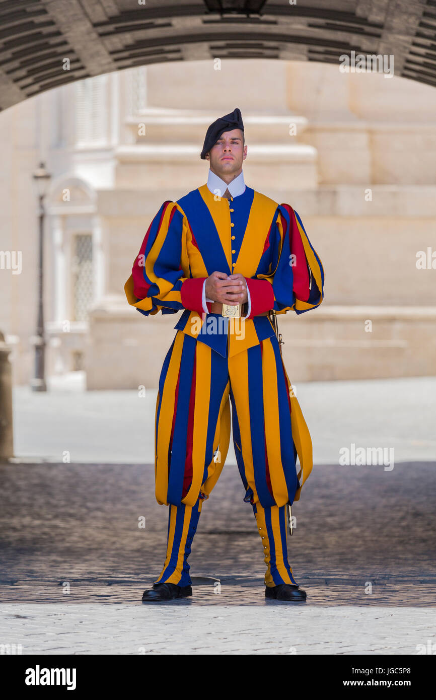 Pontifical Swiss Guard, Vatican City, Rome, Italy Stock Photo - Alamy
