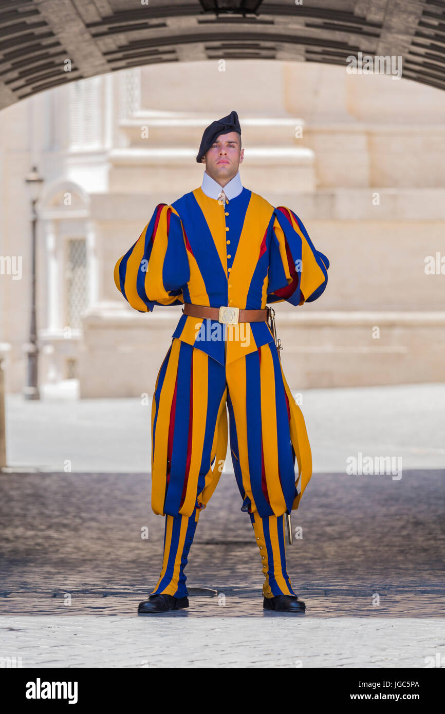 Pontifical Swiss Guard, Vatican City, Rome, Italy Stock Photo - Alamy
