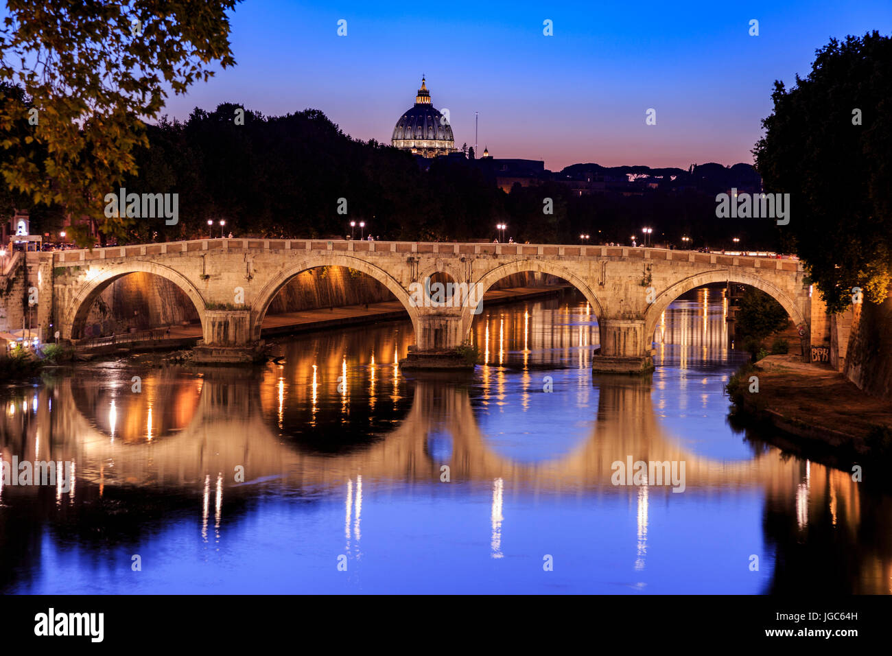 Ponte Sisto Bridge, Tiber and St. Peter's Basilica, Rome, Italy Stock ...