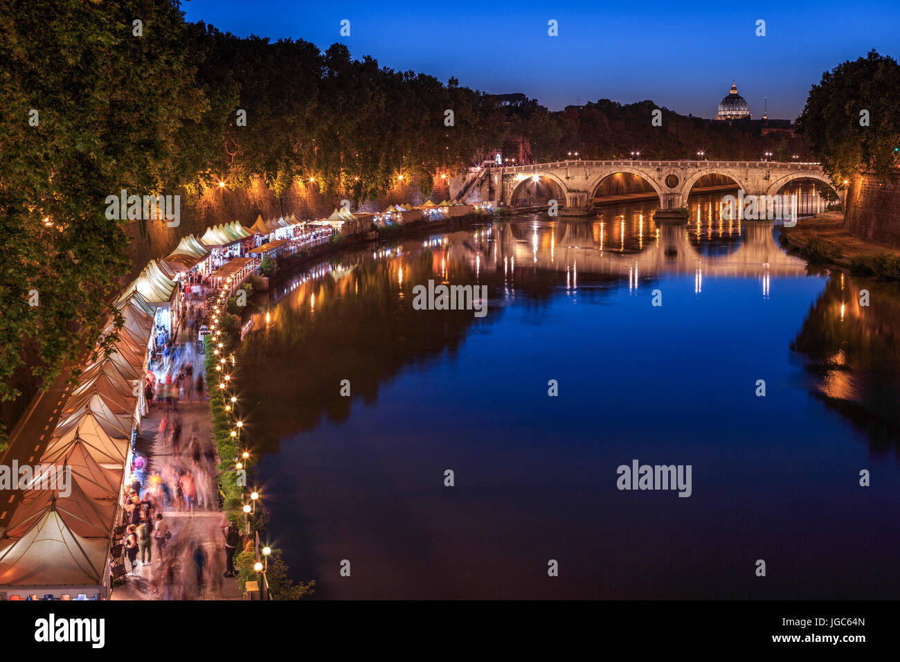 Ponte Sisto Bridge, Tiber and St. Peter's Basilica, Rome, Italy Stock ...