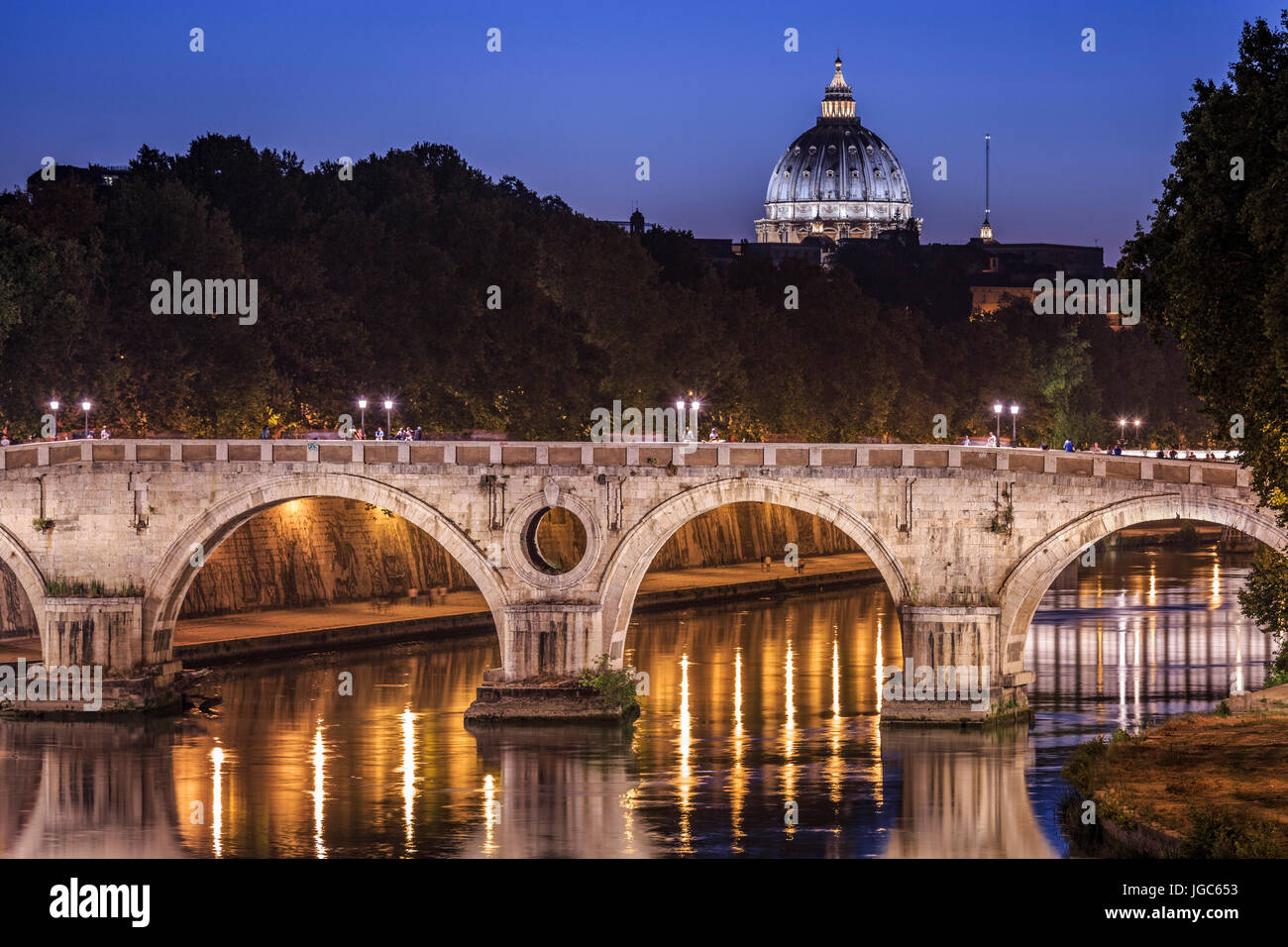 Ponte Sisto Bridge, Tiber and St. Peter's Basilica, Rome, Italy Stock ...