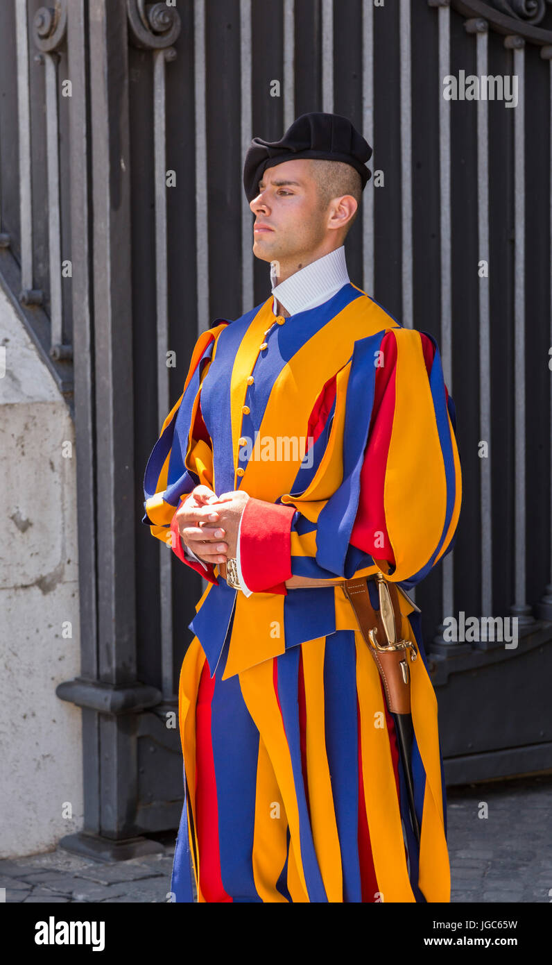 Pontifical Swiss Guard, Vatican City, Rome, Italy Stock Photo - Alamy