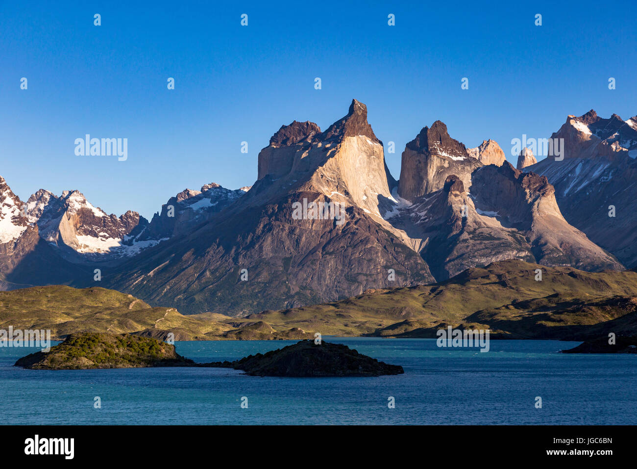Lago pehoe lake paine massif patagonia hi-res stock photography and ...