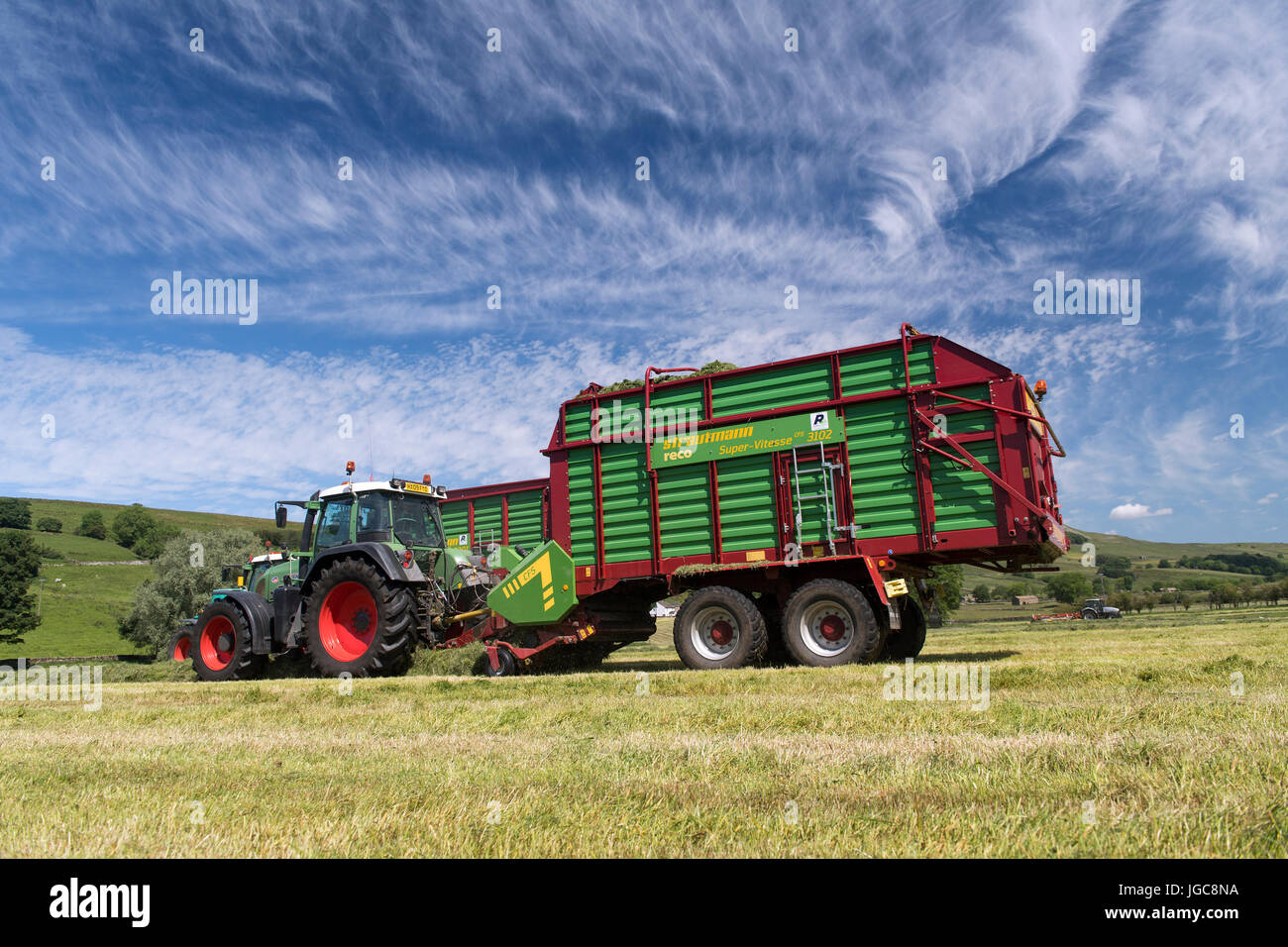 Making silage crop in the Yorkshire Dales with a Strautmann Forage ...