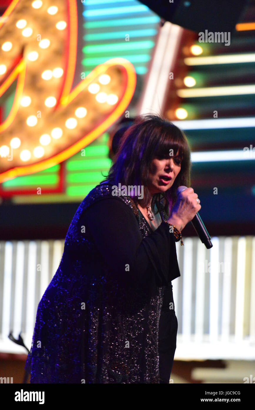 Ann Wilson singing at Fremonet street in Las Vegas Stock Photo - Alamy