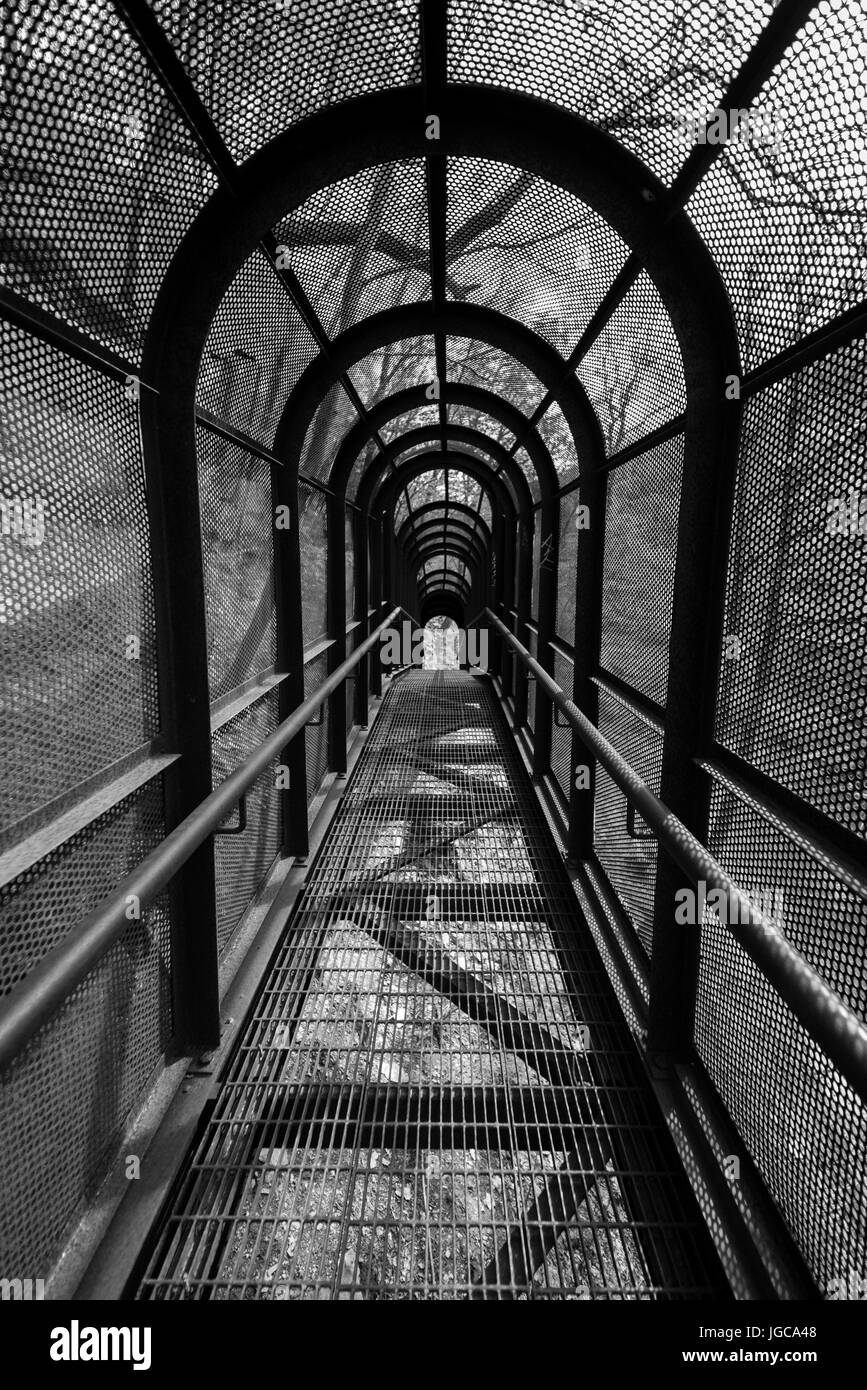 Metal walkway hi-res stock photography and images - Alamy